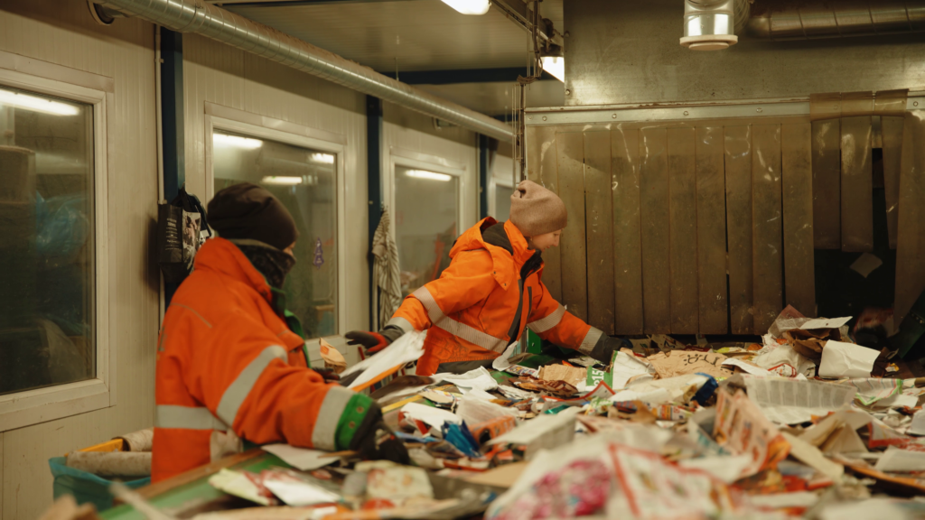 Ragn-Sells: Plastic Packaging Waste and Waste Paper Sorting Line - Azortum