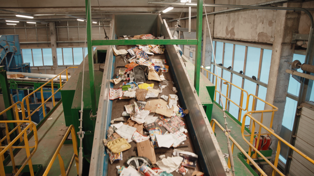 Waste pre-sorting solutions: how to improve low-quality waste - Azortum